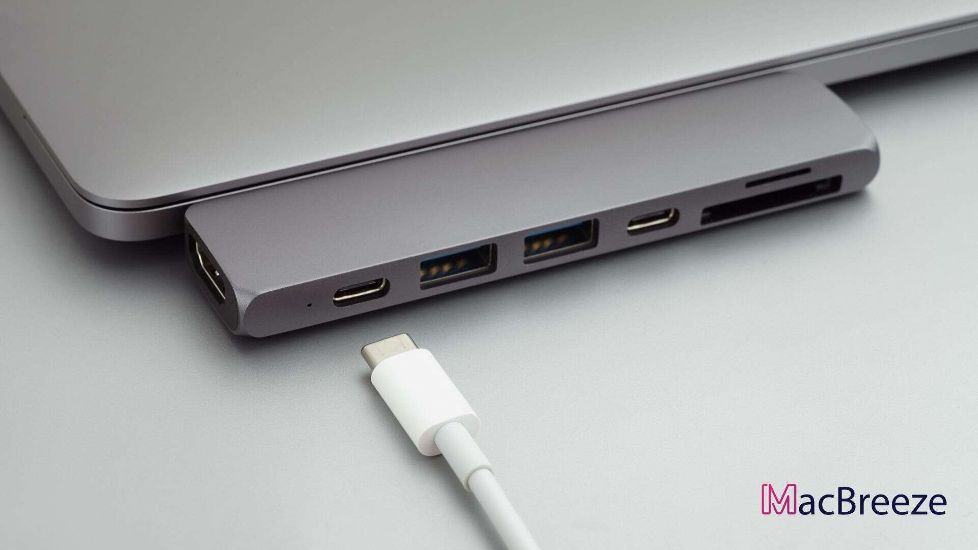 Top 5 Best USB-C Hubs for MacBook Pro in 2025
